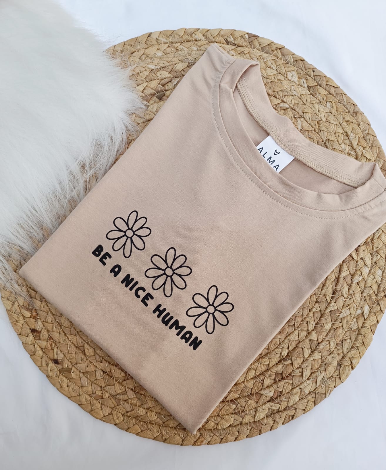 Camiseta Flores Human Caramelo – Almabasik